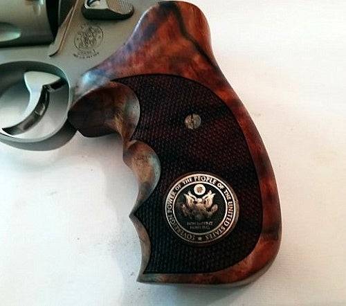 Smith & Wesson K frame Rounbutt grips | Bestpistolgrips